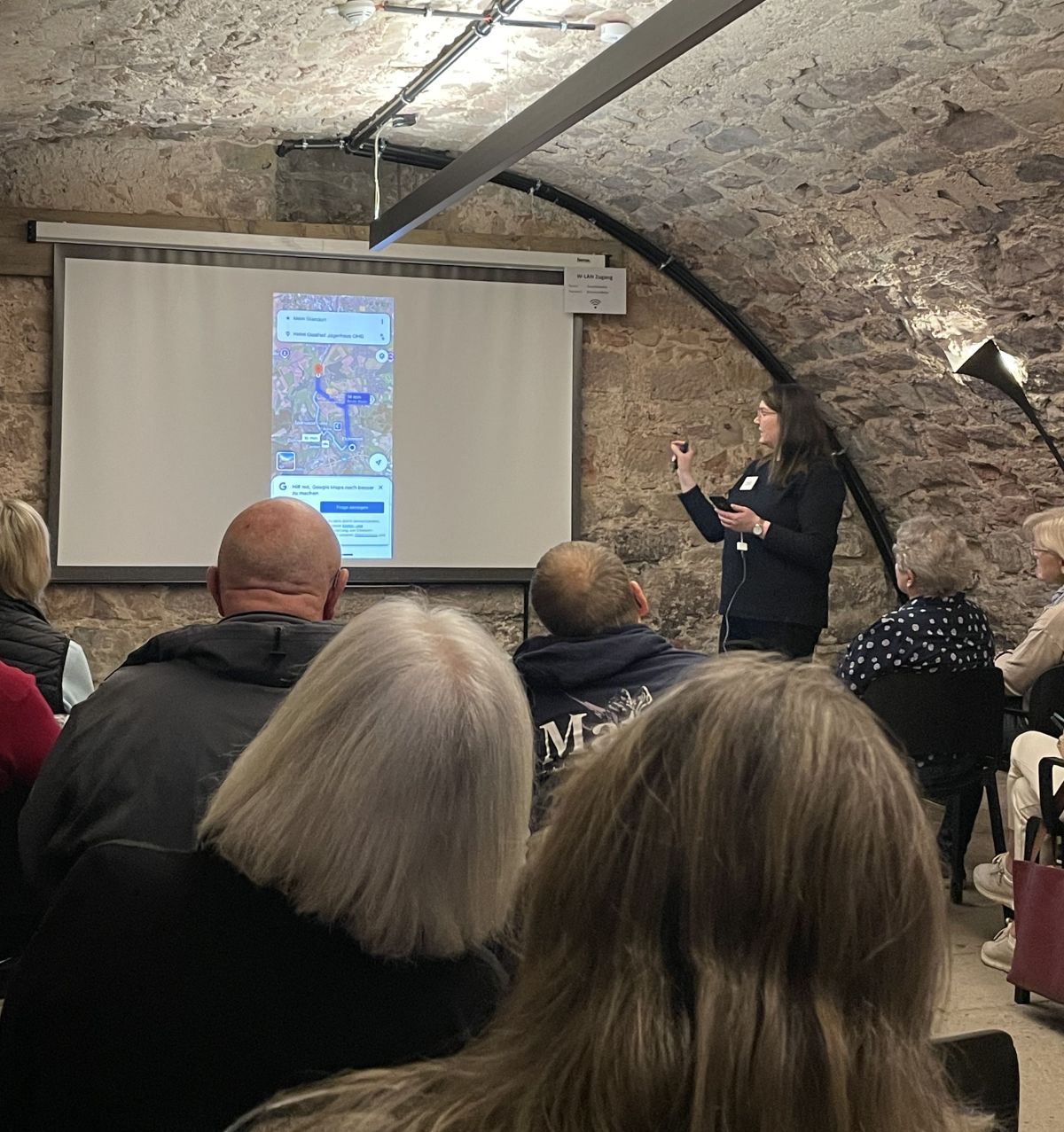 Digitalcafé: Navigieren und Reisen mit dem Smartphone – Smart City ...